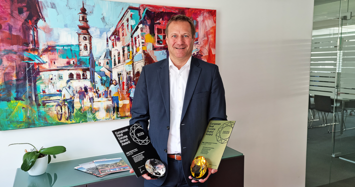 Martin Troger mit Award 1200x630 - Rustler